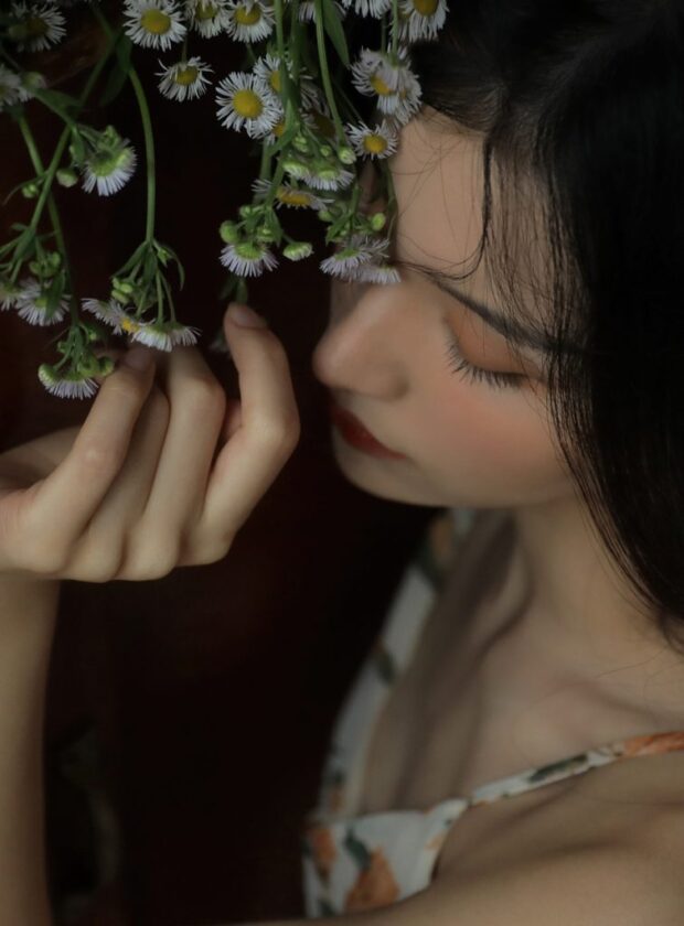 Cách chụp ảnh che mặt đẹp: Chìa khoá nghệ thuật làm nổi bật cái đẹp ẩn ...