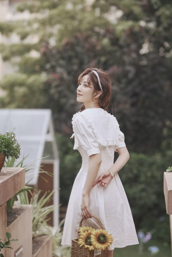 TOP 30 cách tạo dáng chụp ảnh đẹp khi mặc váy đẹp nhức nhối